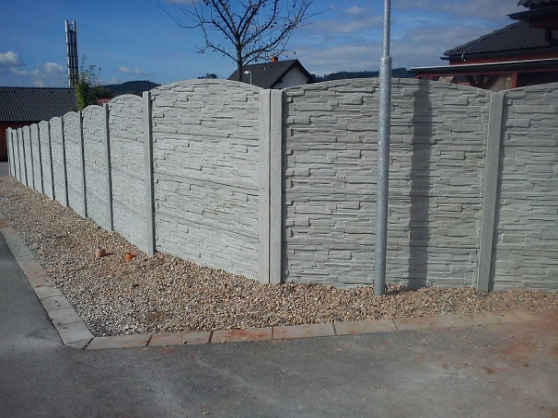 Co nabízí betonové ploty